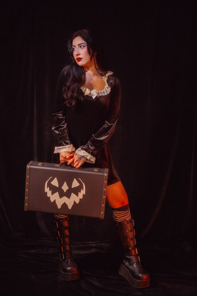 Haunted Hallows Vintage Trunk | Lively Ghosts