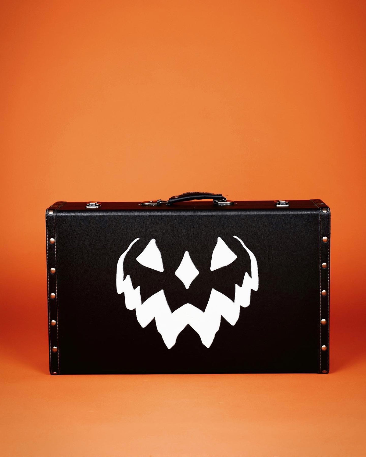Haunted Hallows Vintage Trunk | Lively Ghosts